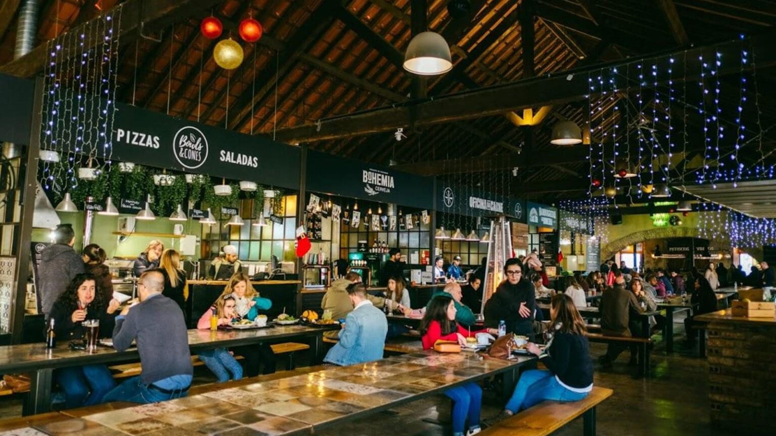 Jantar com amigos? O Mercado da Romeira é o sítio ideal - Margem Sul